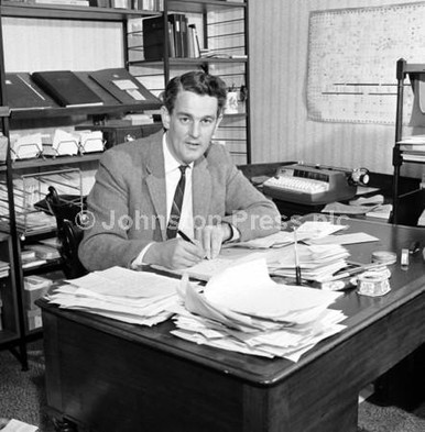 20366831-Mr Tam Dalyell pictured at home - Iconic Media Group | Newsprints