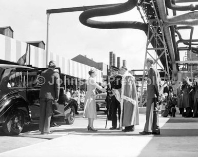 20879279-Queen Elizabeth II at Grangemouth during her tour of West ...