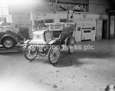 20879355-1897 Daimler car - Edinburgh - National World | Newsprints