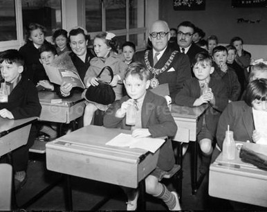 19986750-The Inch Primary School Edinburgh was officially opened by ...