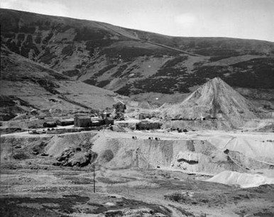 19987145-Spoil heaps at the Glencrieff lead mine - Wanlockhead ...