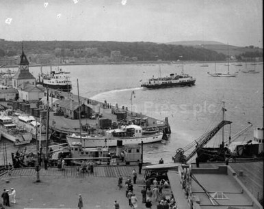 19987187-Glasgow fair holidays - Rothesay Bay with steamers moving from ...