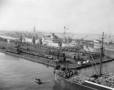 19987246-General View of Grangemouth Docks - Iconic Media Group ...