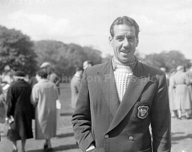 19987323-Eric Lester Golfer Penfold + Swallow - National World | Newsprints