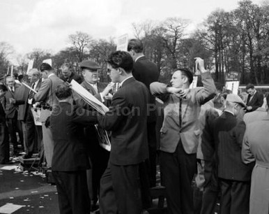 19987409-Hamilton Park Races - The bookies stand - National World ...