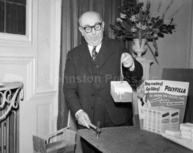 19987431-Dr Neumann demonstrates his new invention polyfilla - National ...