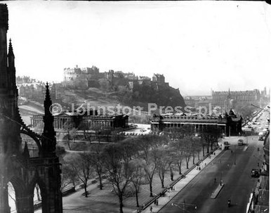 20918712-Edinburgh Castle and the corner of Sir Walter Scott Monument ...