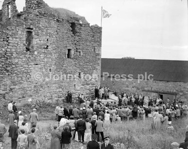 20919012-Musselburgh - Common Riding - The honest lad and lass ...