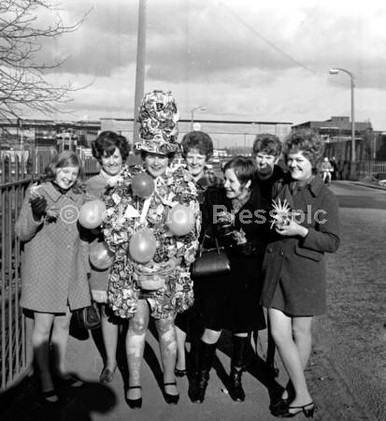 20233698-Janet Harkins is paraded around Grangemouth in fancy dress by ...