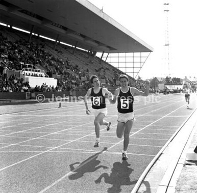 20234289-Ian Stewart beating his brother Peter in the Emslie Carr Mile ...