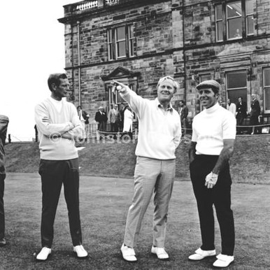 20234349-Golfers Gary Player, Jack Nicklaus and Bruce Devlin at the clubhouse before the British ...