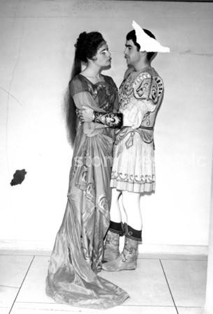20921999-The Edinburgh Festival 1958 Simon Ward as Cressida and Richard ...