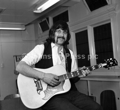 20234728-Edinburgh folk singer Bill Barclay at home in September 1970 ...