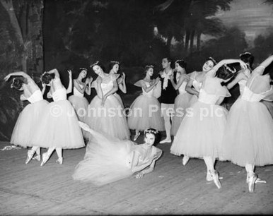 20923017-The Ballet Rambert at Perth - National World | Newsprints