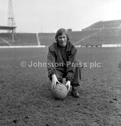 20235455-Hibs footballer Alex Cropley during a training session in ...
