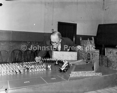 20923348-Brigadier Alasdair MacLean with a cardboard model of Edinburgh ...