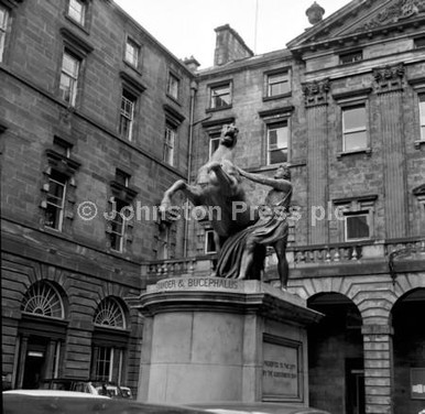 20235956-The statue of Alexander and his horse Bucephalus outside the ...