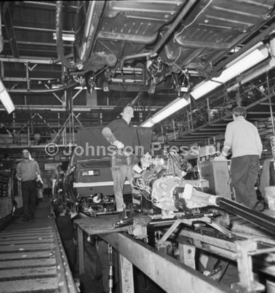 20236349-Man working with an engine on the assembly line at the Rootes ...