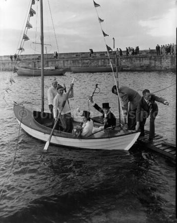 19998106-Musselburgh s Honest Lad, Robert Morgan and his Lass, Betty ...