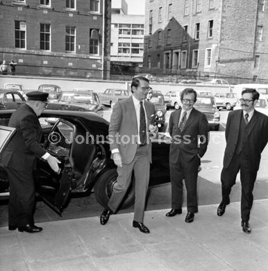 20241327-The US ambassador Elliot Richardson in Edinburgh May 1975 ...