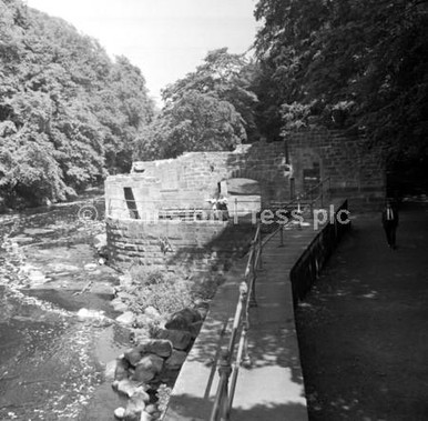 20241337-The weir of the former iron mill Fair-A-Far mill at Cramond in ...