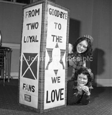 20242075-Two Kirkcaldy fans sent a huge tartan card to Alan Longmuir ...
