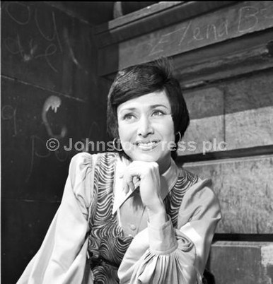 20242325-Broadcaster Jan Leeming in Edinburgh in June 1976. - National ...