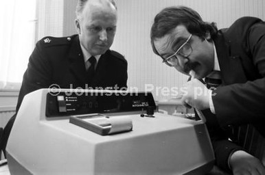 20243268-The Scotsman reporter Angus MacLeod tries Strathclyde Police s ...