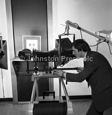 20243948-A member of Edinburgh CID Forensics team using a special ...