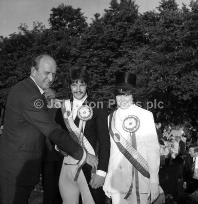 20244509-Sir Hew Hamilton-Dalrymple performs the sashing ceremony on ...