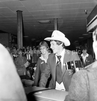 20244516-Athlete Allan Wells and his wife at Prestwick airport when the ...
