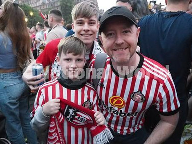 39446826-Safc fans Trafalgar Square. Picture by FRANK REID - National ...