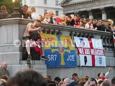 39446853-Safc fans Trafalgar Square. Picture by FRANK REID - National ...