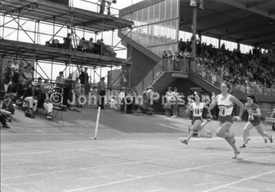 20326367-Scottish athlete Margot Wells running the women s 100m at the ...