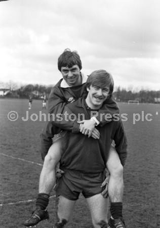 22560095-Archie White signed to Hearts football team in March 1980 ...