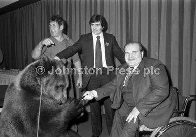 22562091-Scottish rugby player Andy Irvine and an unidentified man in a ...