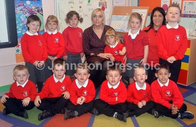 35421703-P1 teacher at Tullygally Primary School, Miss Denise Slevin, centre, pictured with her ...