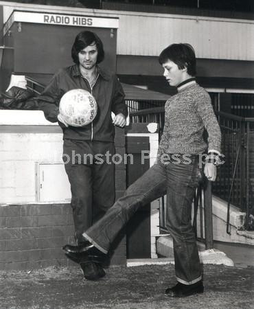 22562589-Hibernian FC Irish star George Best with younger brother 13 ...