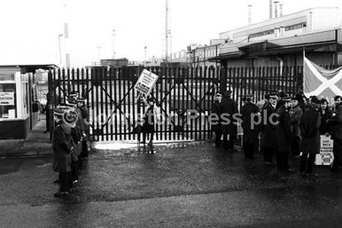 22578122-Jenny Taggart , previously Jenny Herriot chains herself to the ...