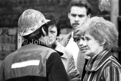 22619491-A miner talks to concerned relatives at the Cardowan colliery ...