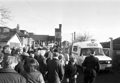 22619493-Crowds gather at the Cardowan colliery pit-head as an ...