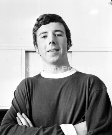 20364888-Hearts new signing Andy Lynch - National World | Newsprints