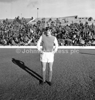 20364931-The Hibs player Pat Stanton pictured at Easter road in ...