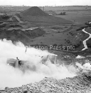 20364962-A 20-ton scaper removes the top layer of the burning bing at ...