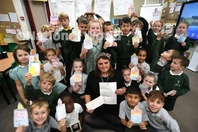 39571387-Teacher Laura Currie with her class 2 pupils at William Law CE ...