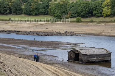 39574890-27 September 2022. . . . . The remains of the submerged ...
