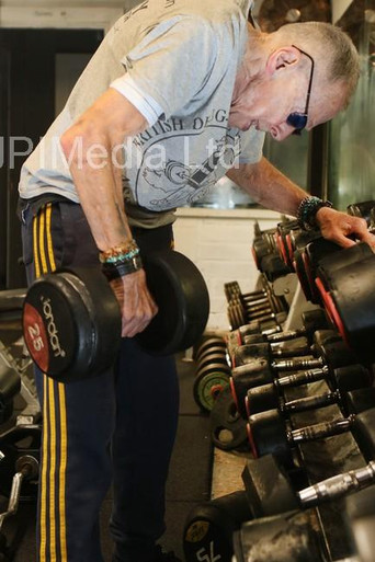 39594936-85 year old veteran weightlifter Brain Winslow in training at ...