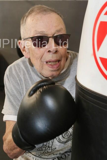 39594937-85 year old veteran weightlifter Brain Winslow in training at ...