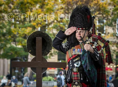 39596941-PIC LISA FERGUSON 25 10 2022 PIPE SERGEANT MARK MACRAE SCOTS ...