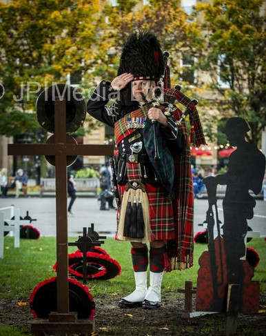 39596942-PIC LISA FERGUSON 25 10 2022 PIPE SERGEANT MARK MACRAE SCOTS ...